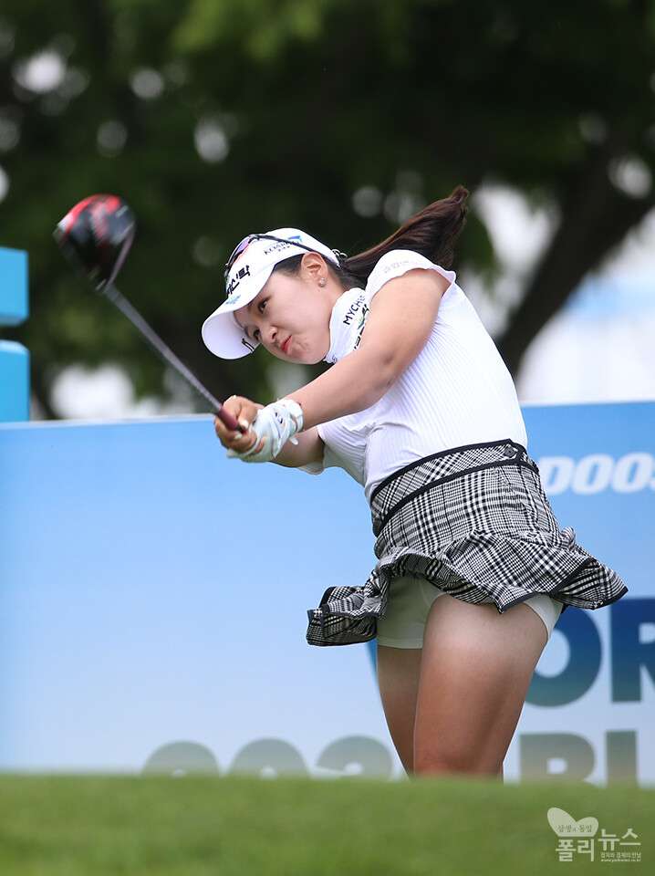 [KLPGA] 힘차게 티샷하는 박현경