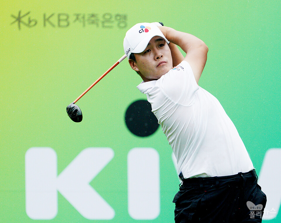 [KPGA] 김민규, 'KB금융 리브챔피언십' 무빙데이 단독 1위.. "목표는 우승"