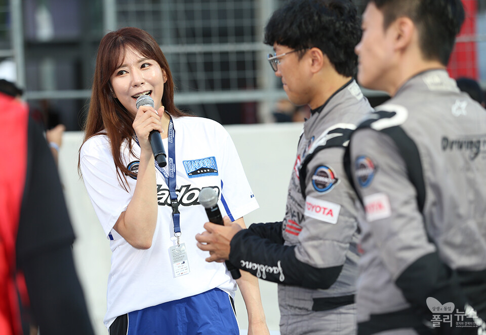 [슈퍼레이스5전] 모터스포츠 전문 아나운서 서승현, '깔끔한 진행'
