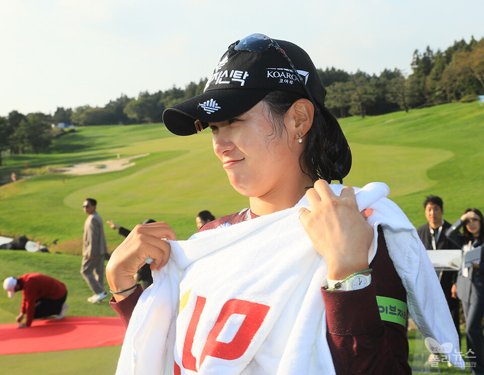 [KLPGA] 910일 만에 'SK·서경 레이디스 클래식' 우승 '울컥하는 박현경'