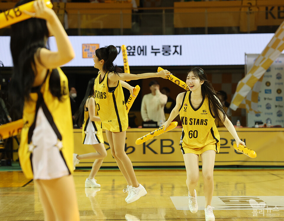 [챔피언결정전] 역전에 난리난 KB스타즈 치어리더