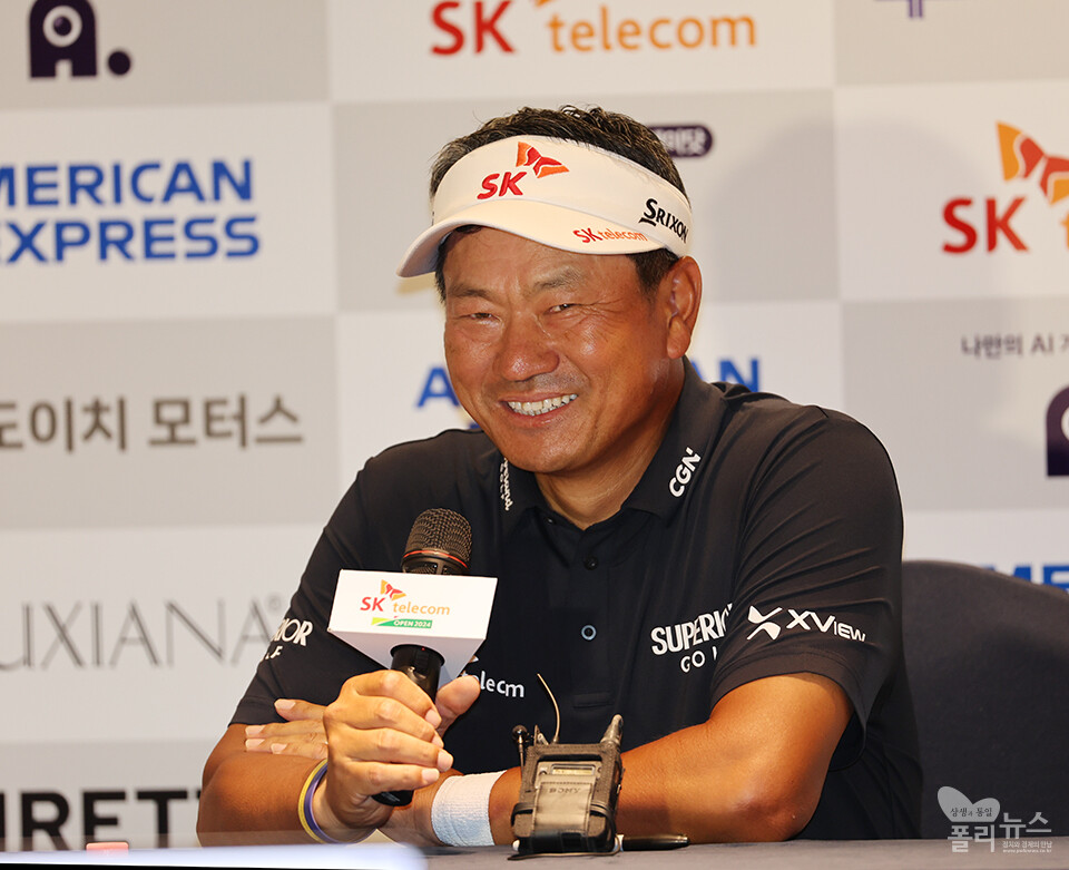 [KPGA] 최경주, 'SK텔레콤오픈' 이틀 연속 선두.. '12년 만에 17승 도전'