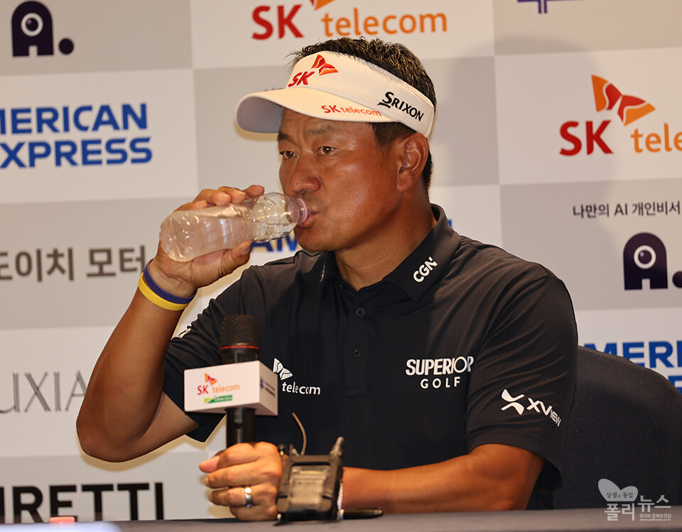[KPGA] 최경주, 'SK텔레콤오픈' 이틀 연속 선두.. '12년 만에 17승 도전'