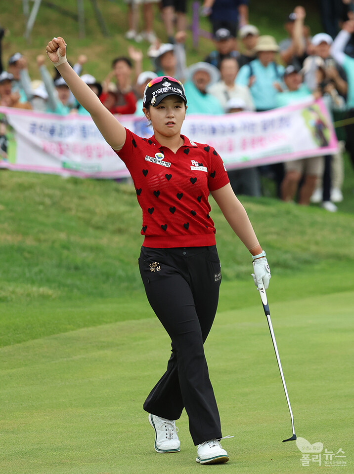 [KLPGA] 박현경, '연장 끝에 2주 연속 우승'