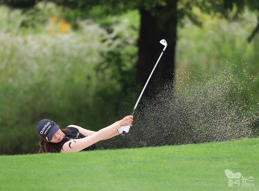 [KLPGA] 깊은 페어웨이 벙커에서 탈출하는 한진선