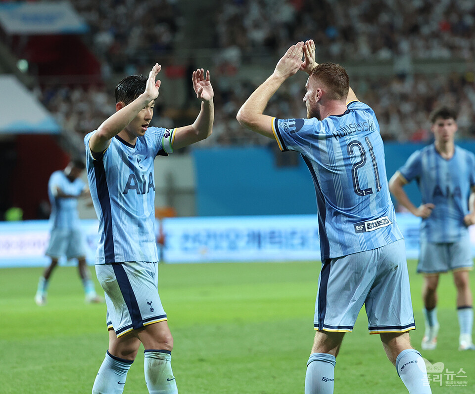 [쿠팡플레이] 선제골 데얀 쿨루셉스키 , 손흥민과 '하이파이브'