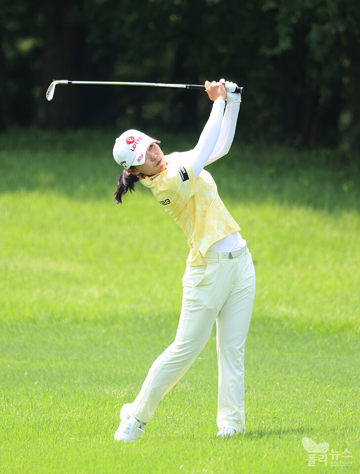 [KLPGA] 황유민, '거친 러프에서 공격적인 스윙'