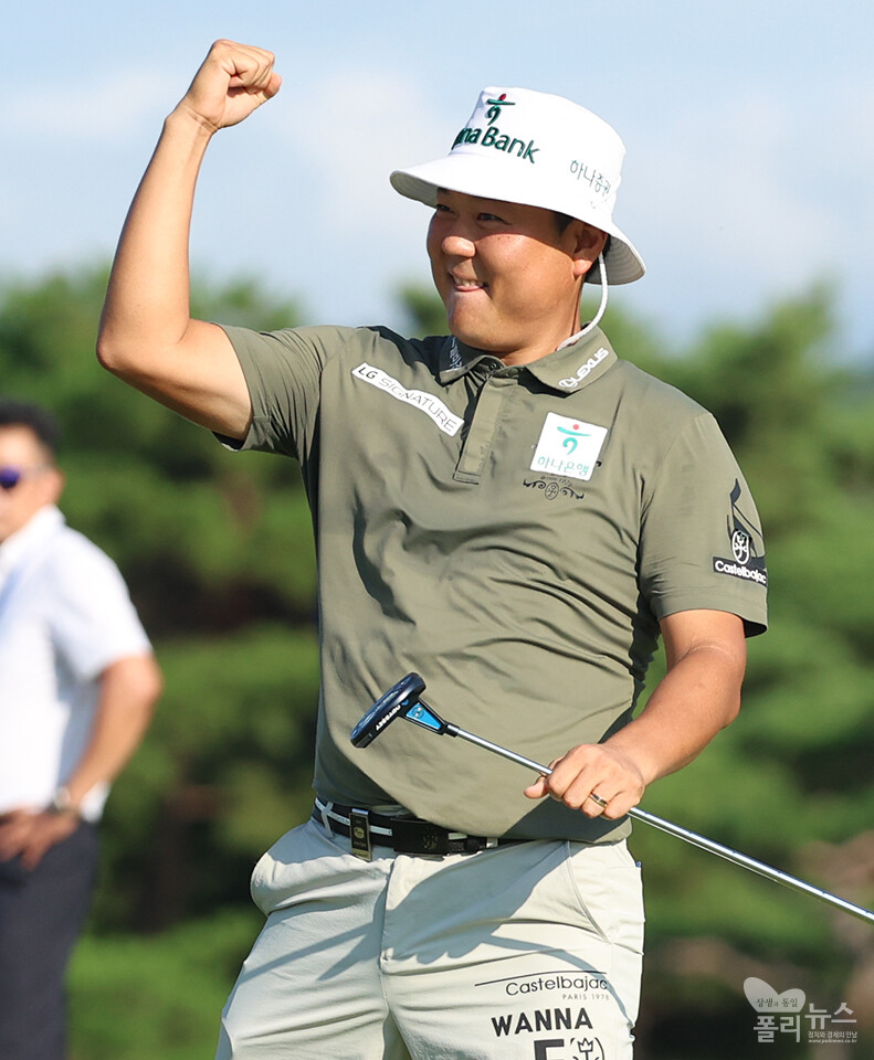[KPGA] 18번홀 극적인 '버디'로 선두로 올라서는 함정우