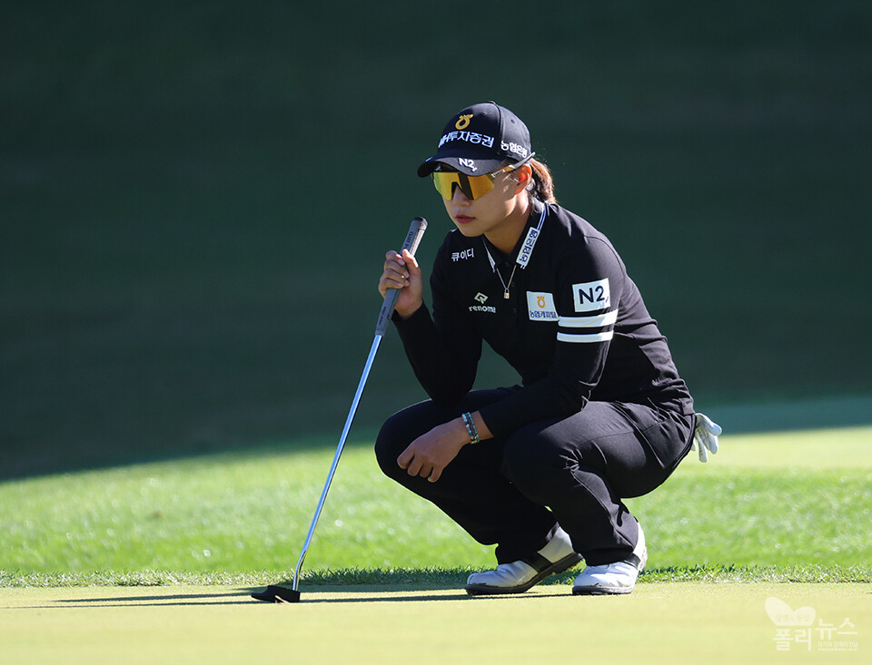[KLPGA] 그린 체크하는 정윤지