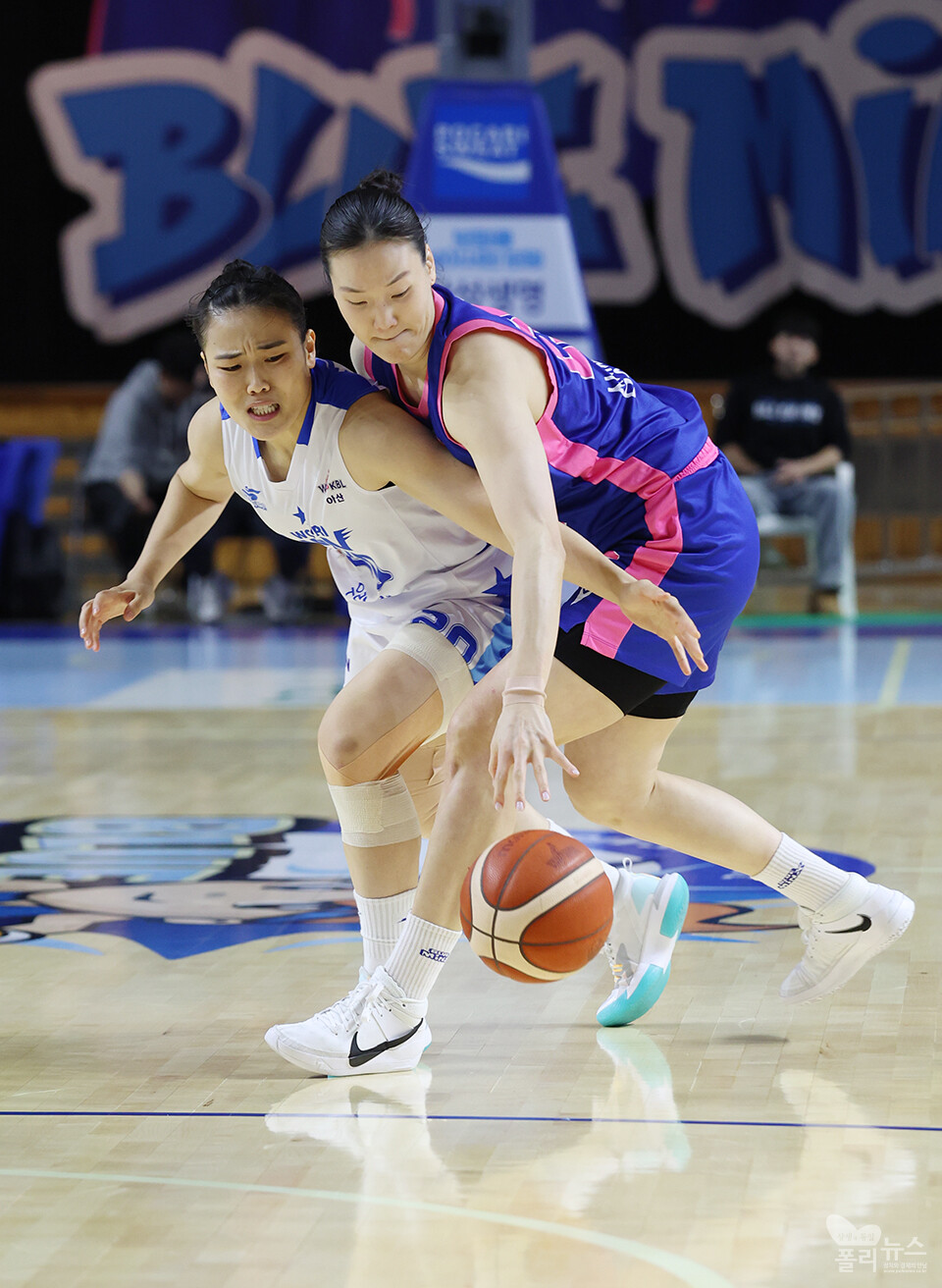 [WKBL] 볼 빼앗는 배혜윤