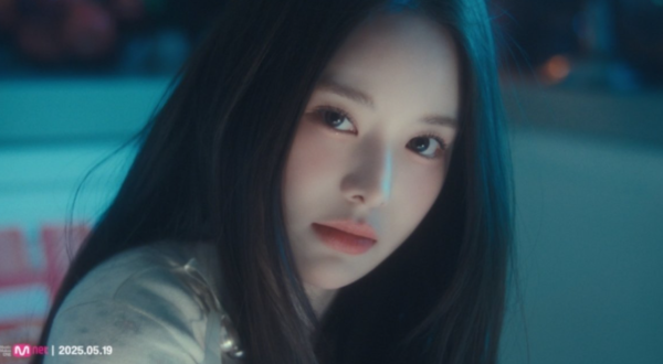 이즈나, 'BEEP' 뮤비 티저서 감각적 영상미와 서사 예고