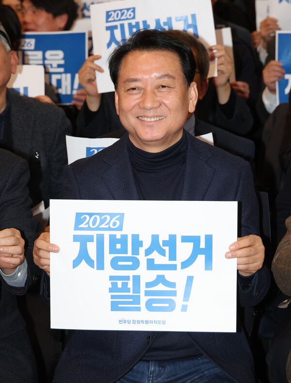 이광재, 강원지사 불출마…우상호 "어려운 결단 고마워" 與 단일대오